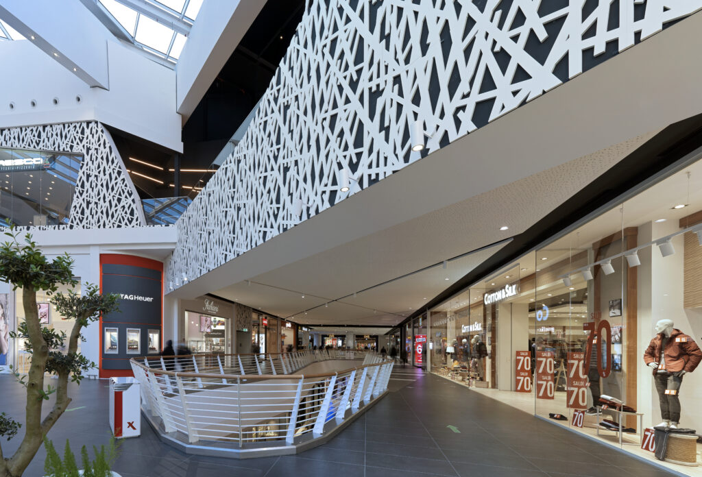 Maximo Shopping Center - Lucifero's